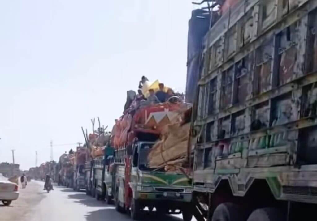 Chaman Border Temporarily Reopened to Allow Stranded Afghan Refugees to ...